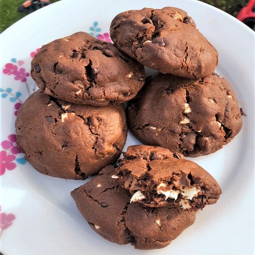 Carshalton Bakery - Cupcakes, Brownies and Birthday Cakes - Couple ...